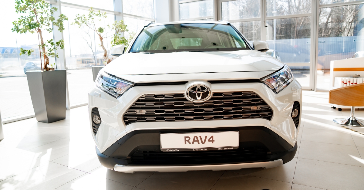 Toyota Rav4 Vs Honda CR-V | CarShtuff